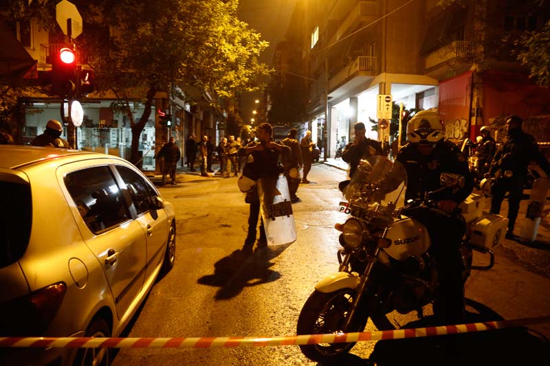 Αθήνα: Πυροβολισμοί έξω από τα γραφεία του ΠΑΣΟΚ | Έμβολος