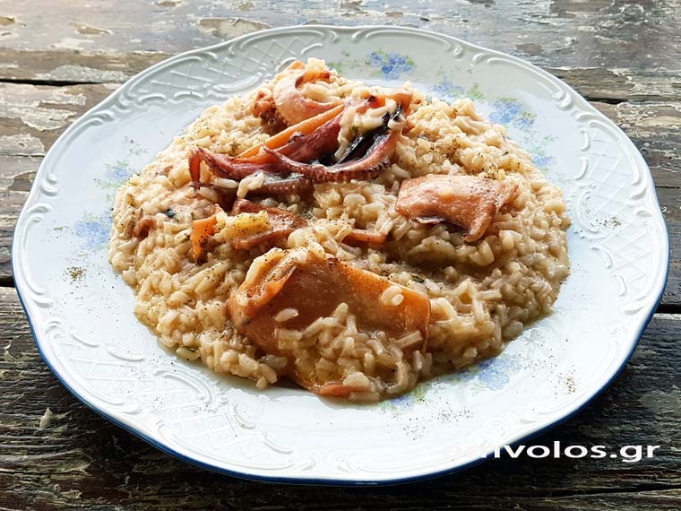 Kαλαμάρια με το ρύζι - Νοστιμιά που χαρίζει αποτοξίνωση | Έμβολος