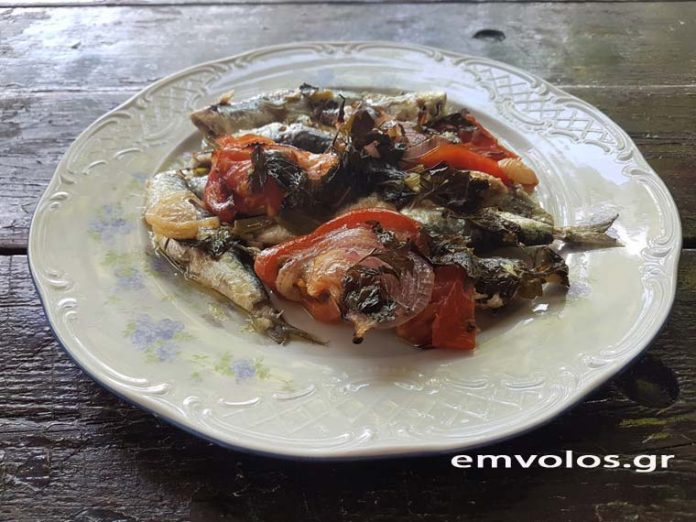 Σαρδέλες φουρνιστές με ντομάτα και κρεμμύδι - Η ταπεινή σαρδέλα είναι ...
