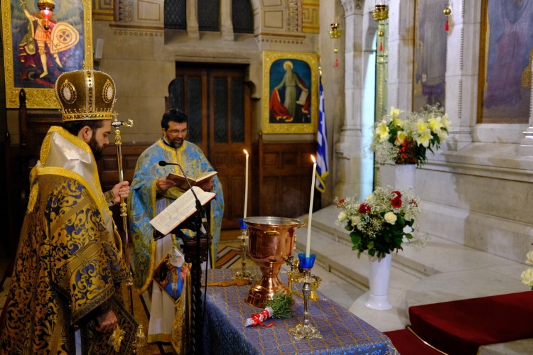 Ιερά Μητρόπολη Γαλλίας: Οι Έλληνες του Παρισιού εόρτασαν τα Θεοφάνεια ...