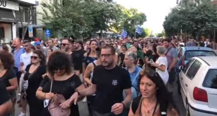 Θεσσαλονίκη: Πορεία κατά του υποχρεωτικού εμβολιασμού για τον κορονοϊό ...