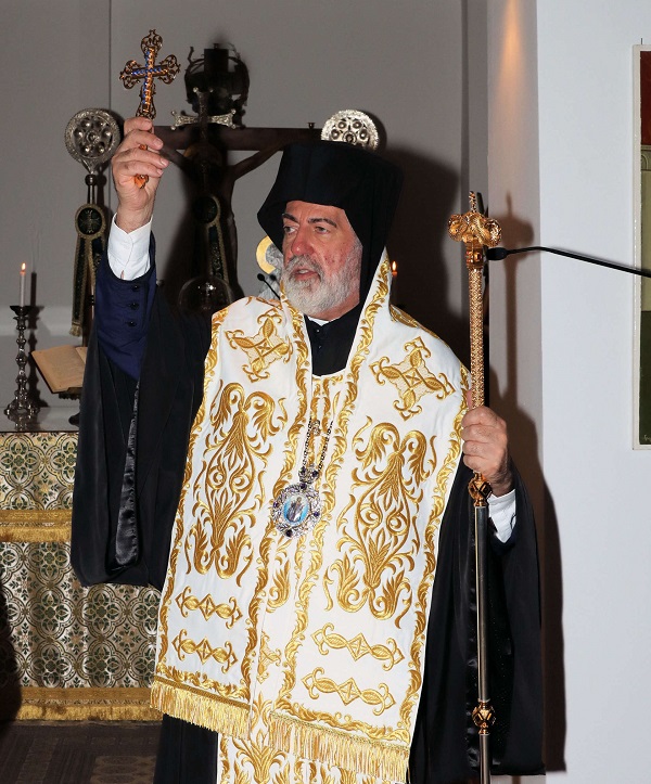 Χοροστασία του Αρχιεπισκόπου Θυατείρων στον Άγιο Αντώνιο Λονδίνου | Έμβολος
