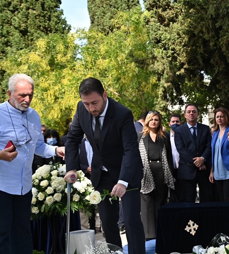 Ο Νίκος Ανδρουλάκης ευχαρίστησε τους γιατρούς της κινητής μονάδας ...