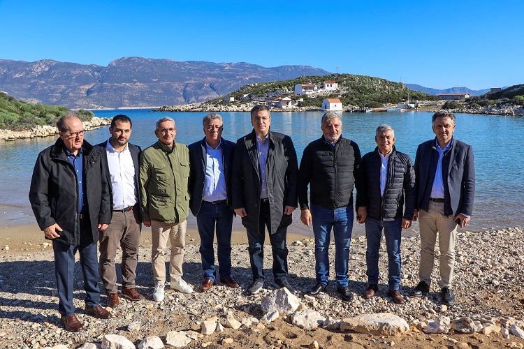 Οι Περιφερειάρχες της χώρας στην ακριτική Ρω και στο Καστελόριζο | Έμβολος
