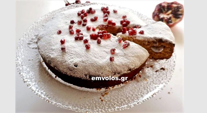 Βασιλόπιτα με ρόδι και αμύγδαλα - Για να είναι η χρονιά μας νόστιμη ...