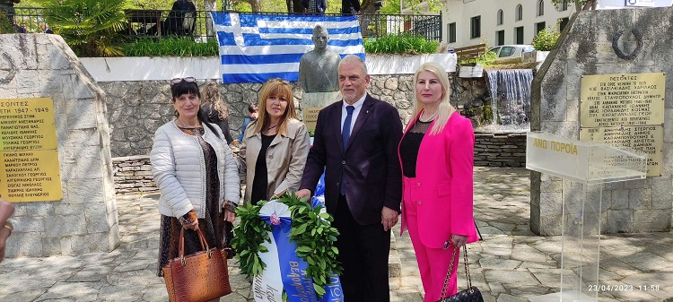 Κατάθεση στεφάνου του Κωνσταντίνου Μπούμπα για τον ήρωα Δημήτρη Ίτσιο ...