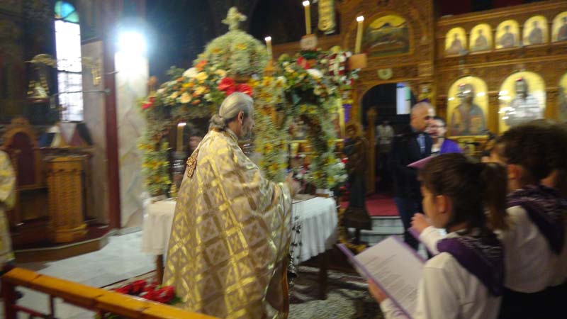 Πλατύ: Ακολουθία του Επιτάφιου Θρήνου και περιφορά με την παρουσία ...