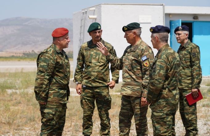 Επίσκεψη Αρχηγού ΓΕΕΘΑ στο 2ο Συγκρότημα Αεροπορίας Στρατού στην Πάχη ...