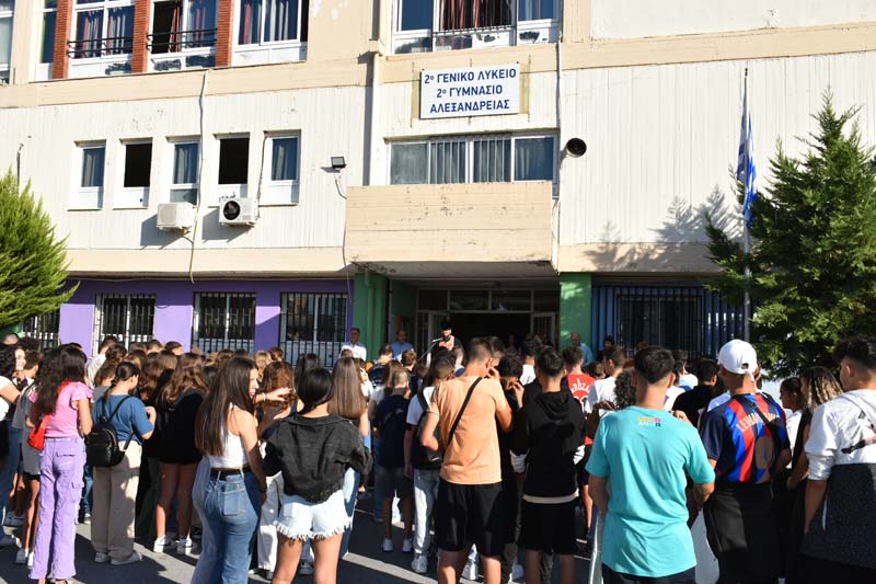 Αλεξάνδρεια: Έναρξη μαθητικής χρονιάς και αγιασμός σε 2ο Γυμνάσιο και ...