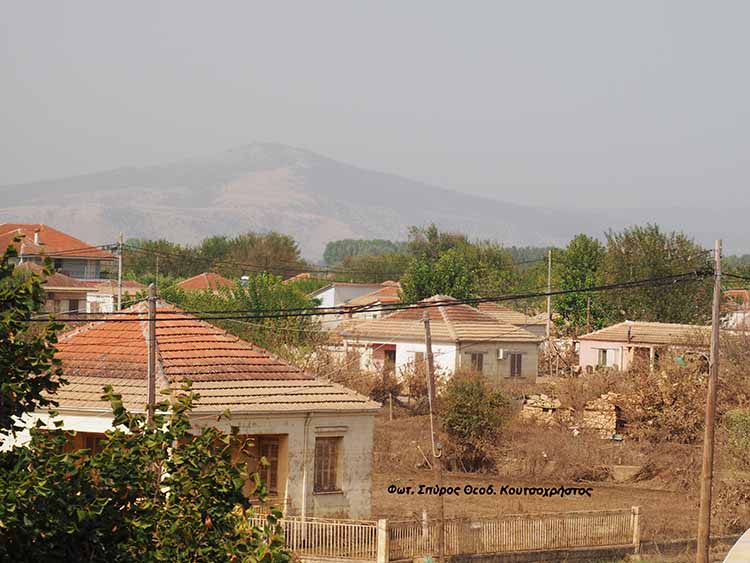 Σπύρος Θεοδ. Κουτσοχρήστος: Ο Ιερέας δίπλα στο " λασπωμένο " ποίμνιό ...