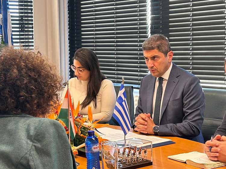 Συνάντηση ΥπΑΑΤ, Λευτέρη Αυγενάκη με τον πρεσβευτή της Ινδίας στην ...
