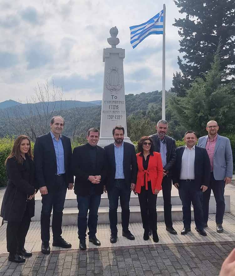 Ο Τάσος Μπαρτζώκας με τον Υπουργό Μετανάστευσης και Ασύλου, Δημήτρη ...