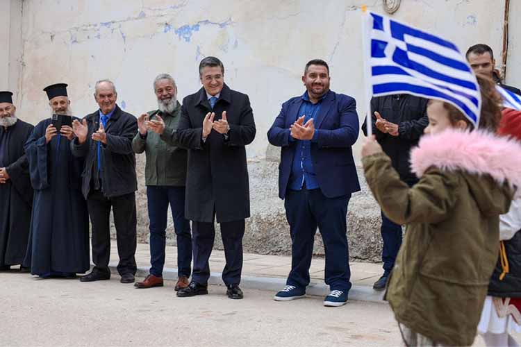 Ο Α.Τζιτζικώστας γιόρτασε την 25η Μαρτίου με τους κατοίκους και τους ...