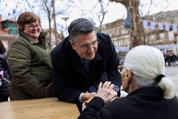 Ο Α.Τζιτζικώστας γιόρτασε την 25η Μαρτίου με τους κατοίκους και τους ...